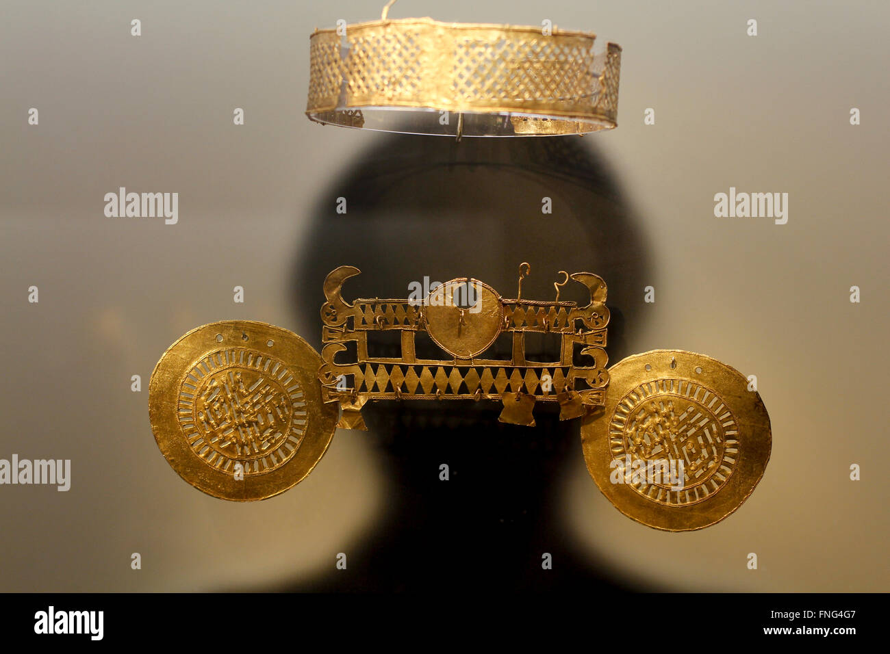 Pre Columbian Golden figure, Museo del Oro Pre-Columbian Gold Museum ...