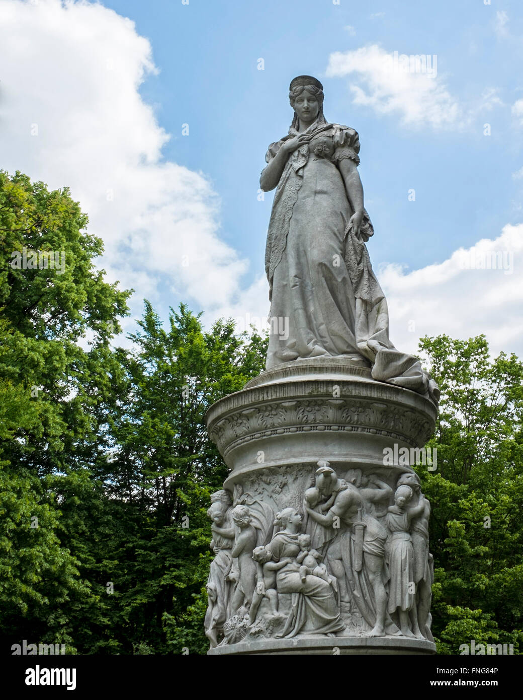 Queen Louis Monument In the Tiergarten Public park in Summer, Berlin ...