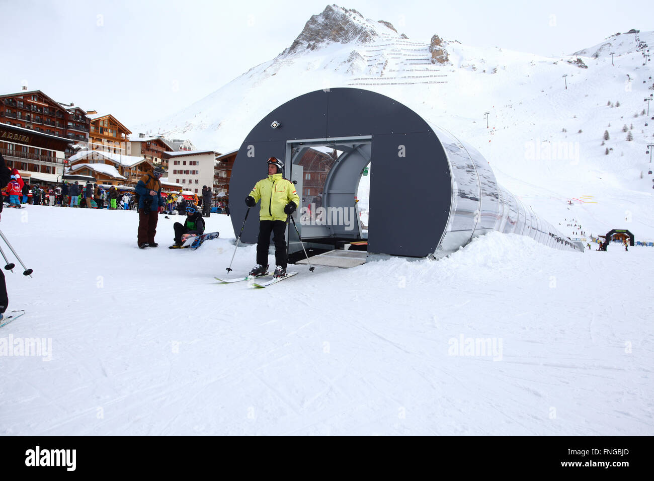 Snowlift hi-res stock photography and images - Alamy
