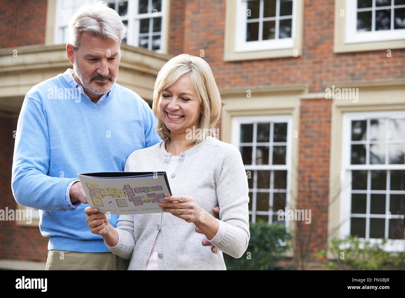 Property details for sale hi-res stock photography and images - Alamy