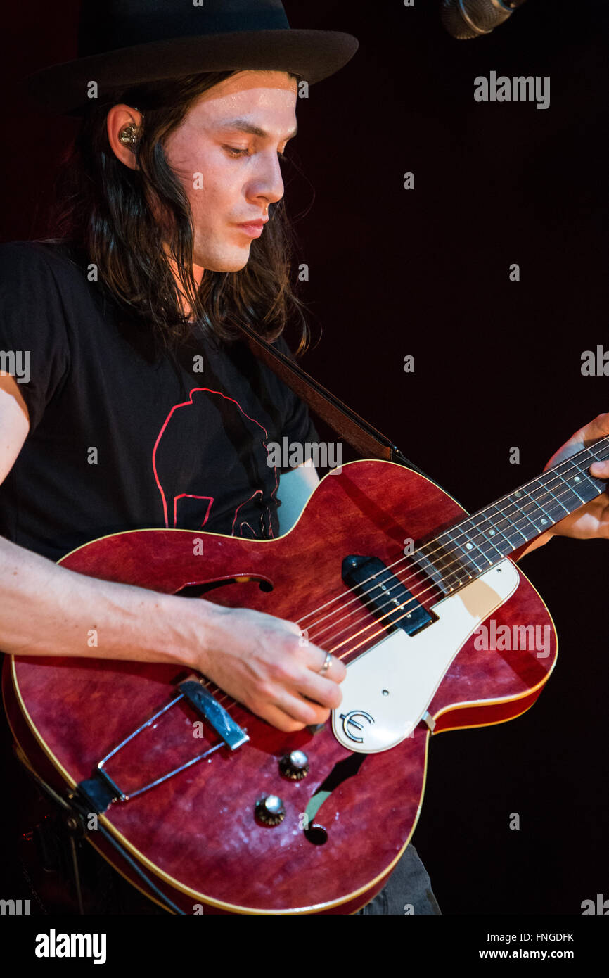 James bay live concert hi-res stock photography and images - Alamy