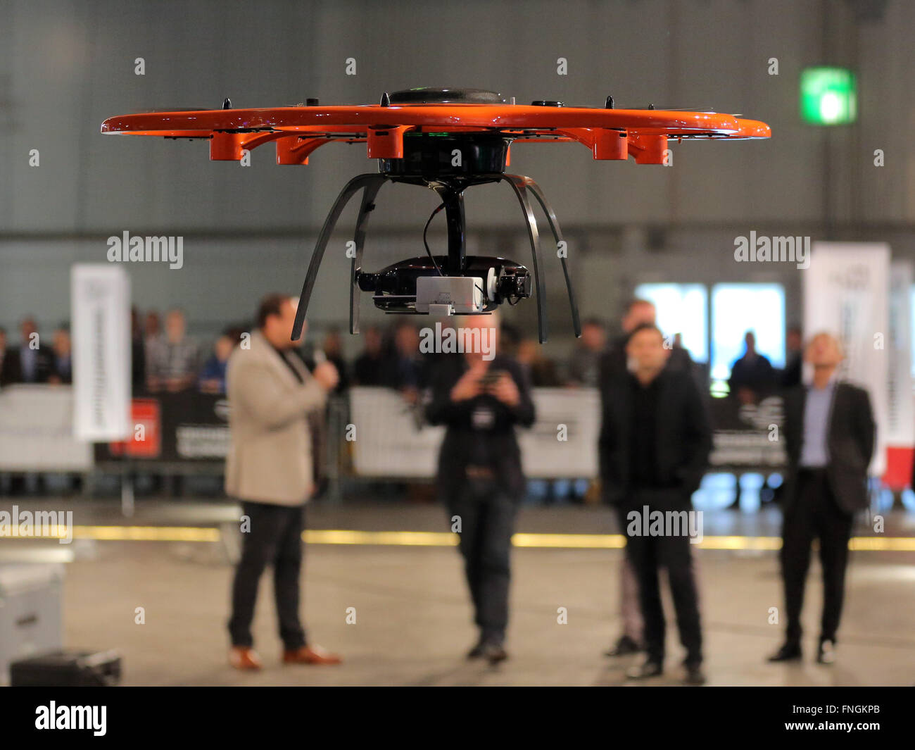 Flying drones hi-res stock photography and images - Alamy