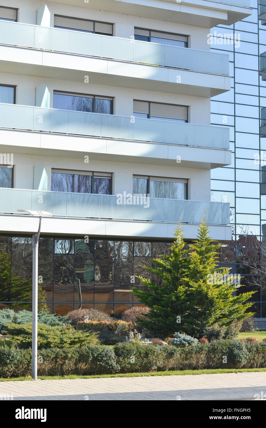 Old tall apartment hi-res stock photography and images - Alamy