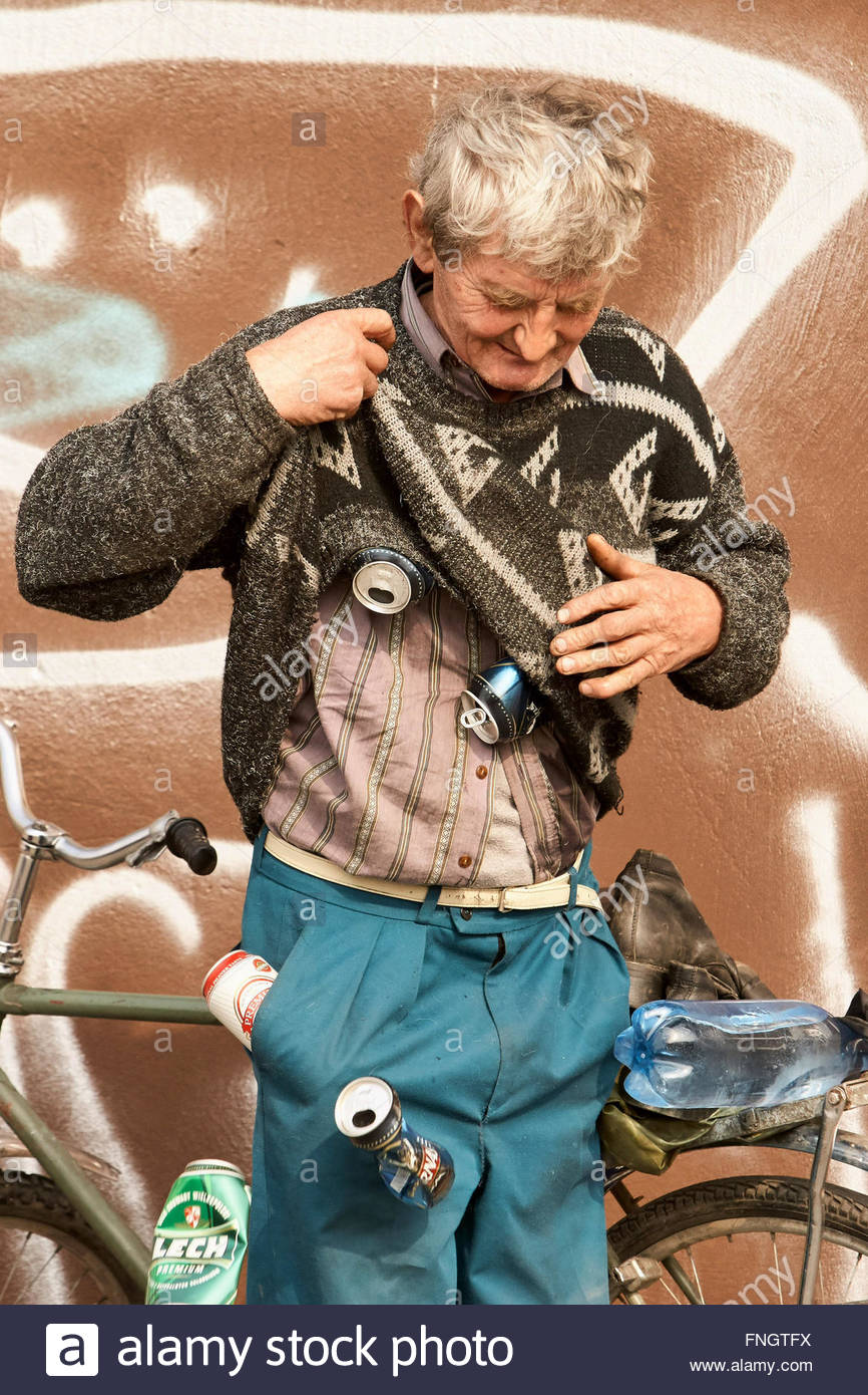 Man Drunk Beer Cans Stock Photos & Man Drunk Beer Cans Stock Images - Alamy