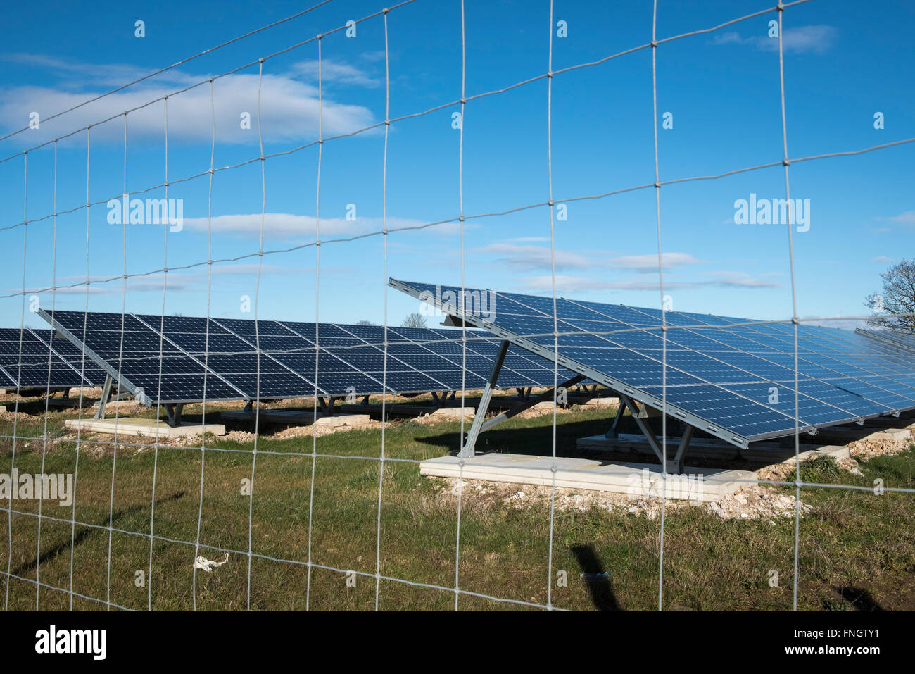 Solar farm investment hi-res stock photography and images - Alamy