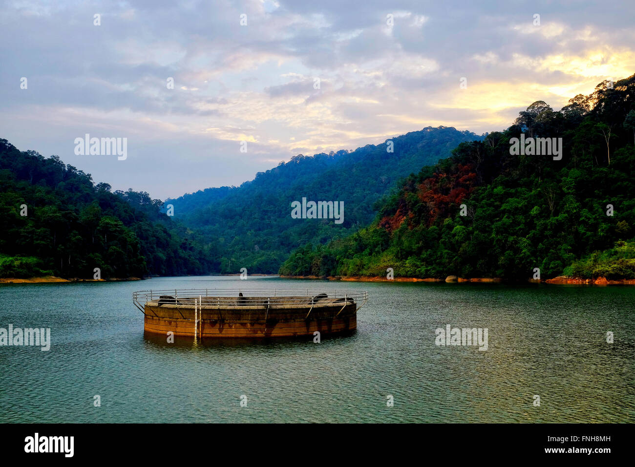 Island park dam hi-res stock photography and images - Alamy
