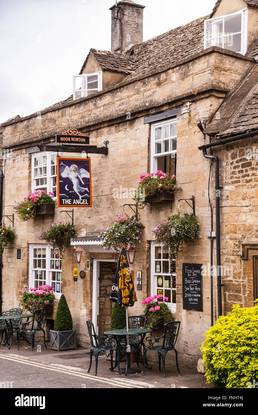 Burford cotswold hi-res stock photography and images - Alamy