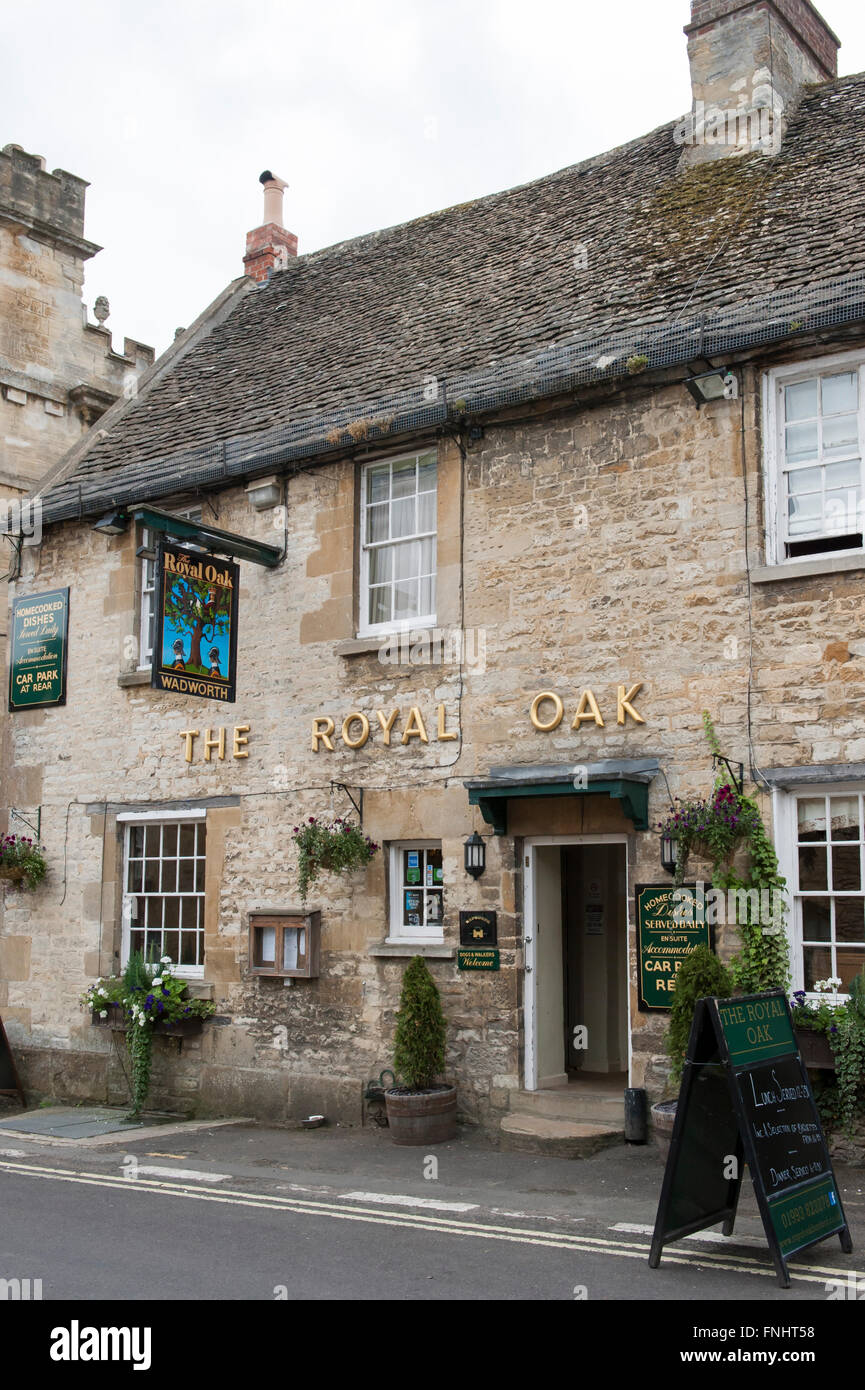Royal oak pub hi-res stock photography and images - Alamy