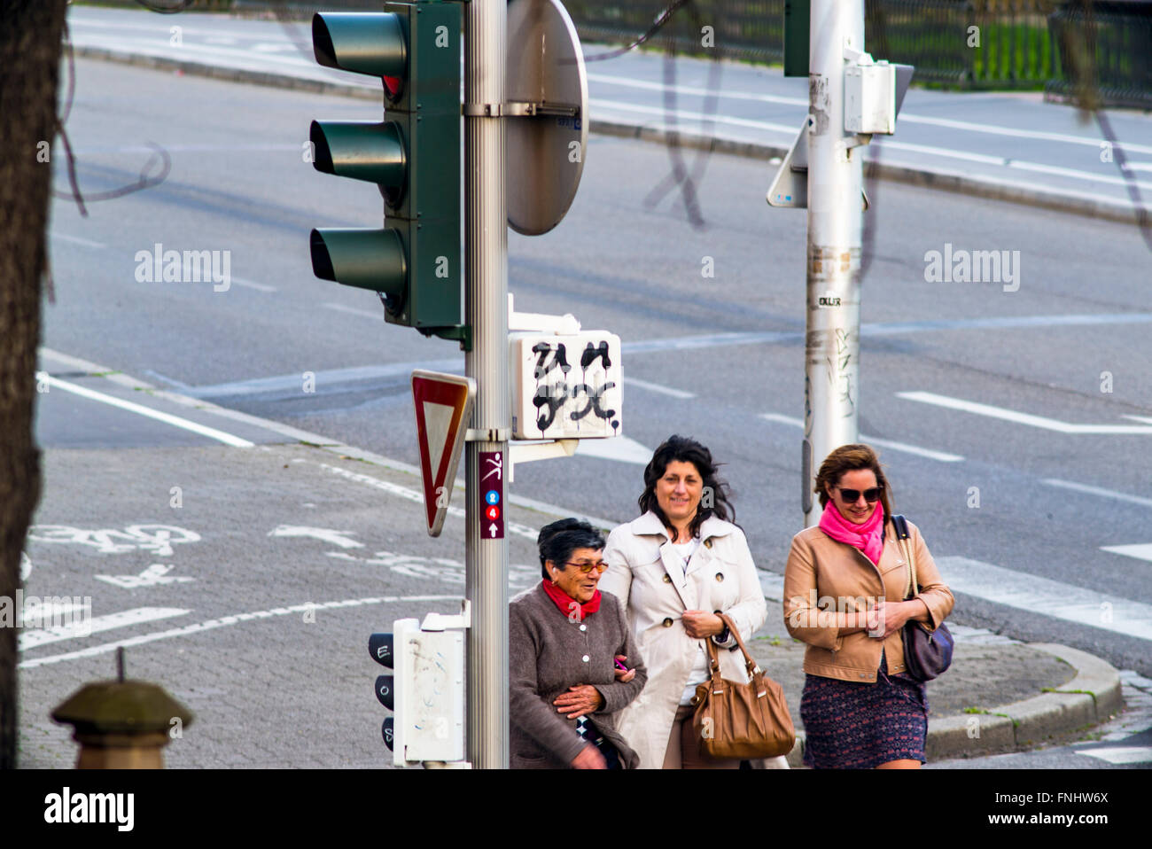Traffic light pole hi-res stock photography and images - Alamy