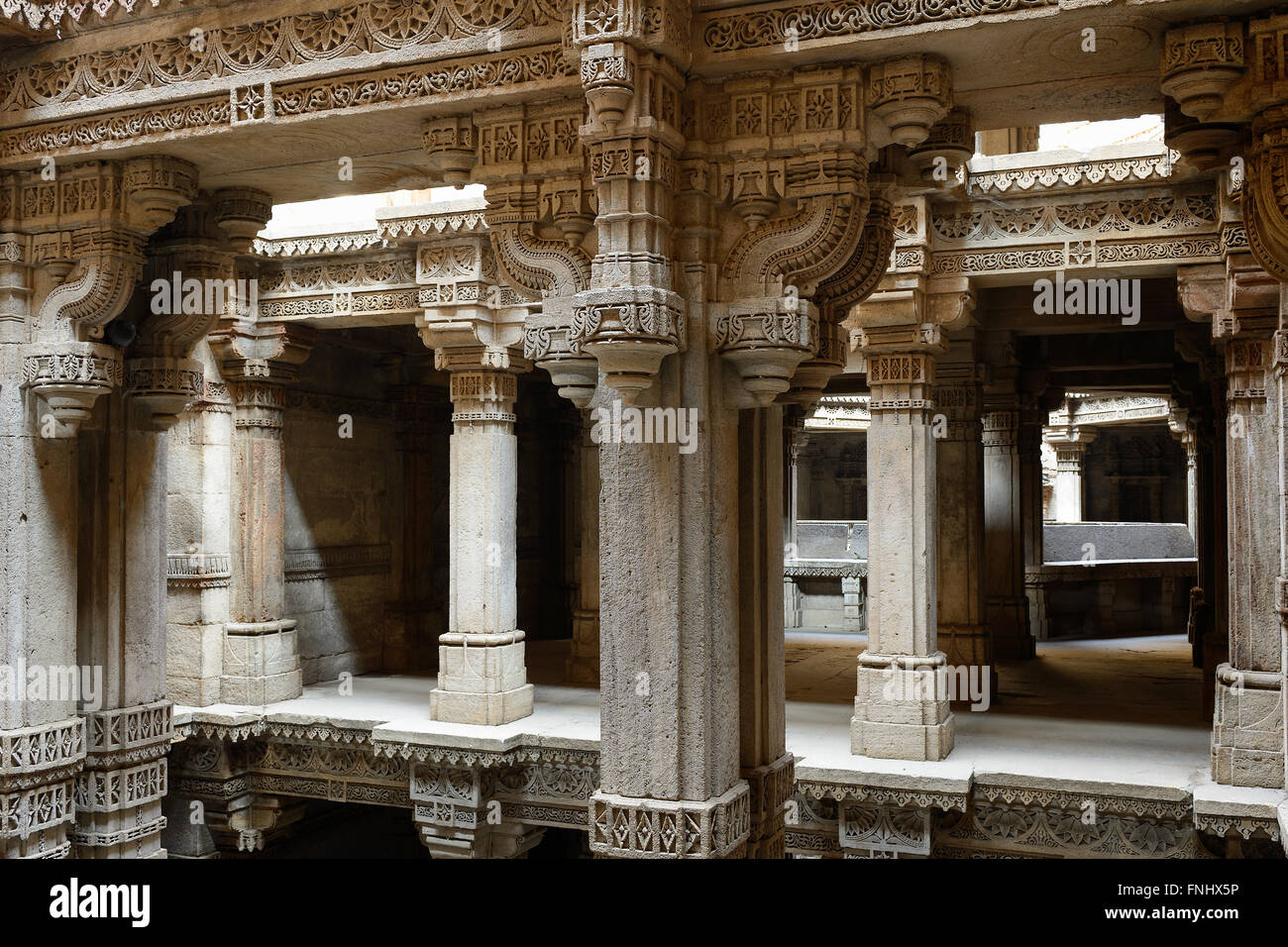 Adalaj stepwell architecture hi-res stock photography and images - Alamy