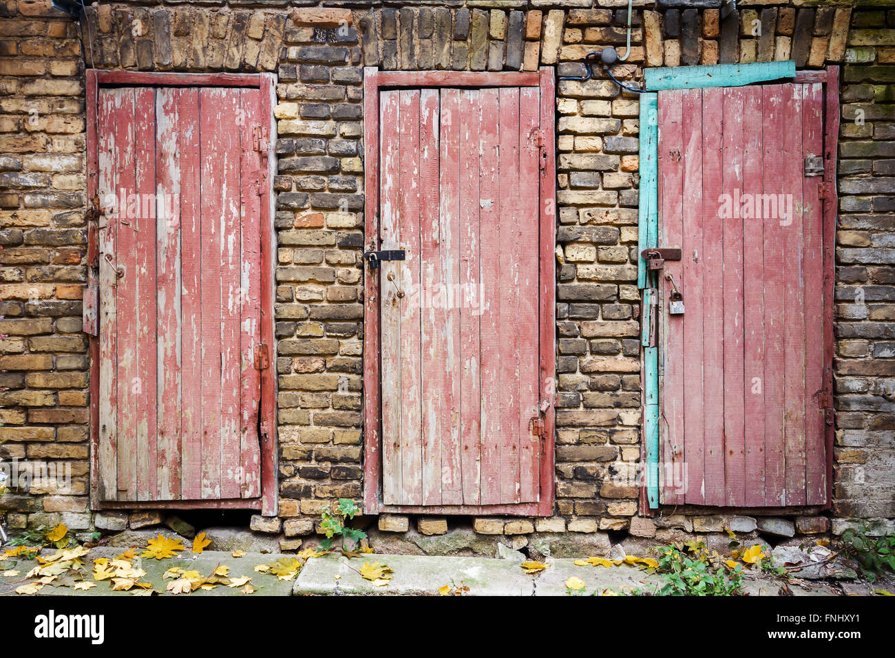Three green doors hi-res stock photography and images - Alamy