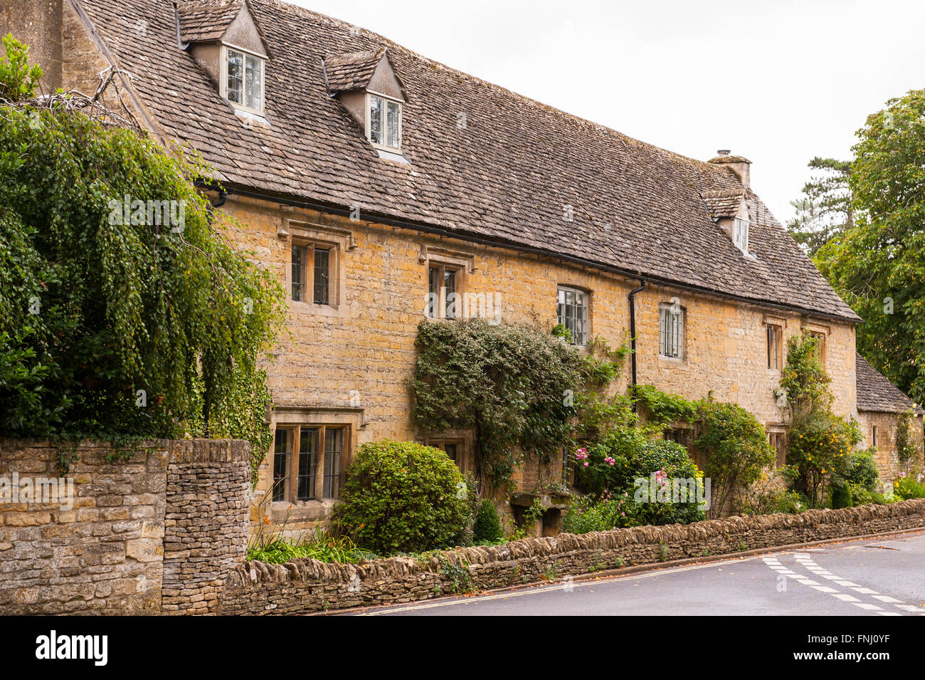 Cotswolds cottage cottages hi-res stock photography and images - Alamy