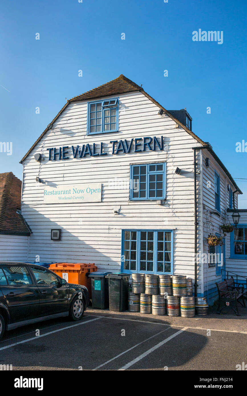 The Wall Tavern Pub Middle Wall Whitstable Kent Stock Photo - Alamy