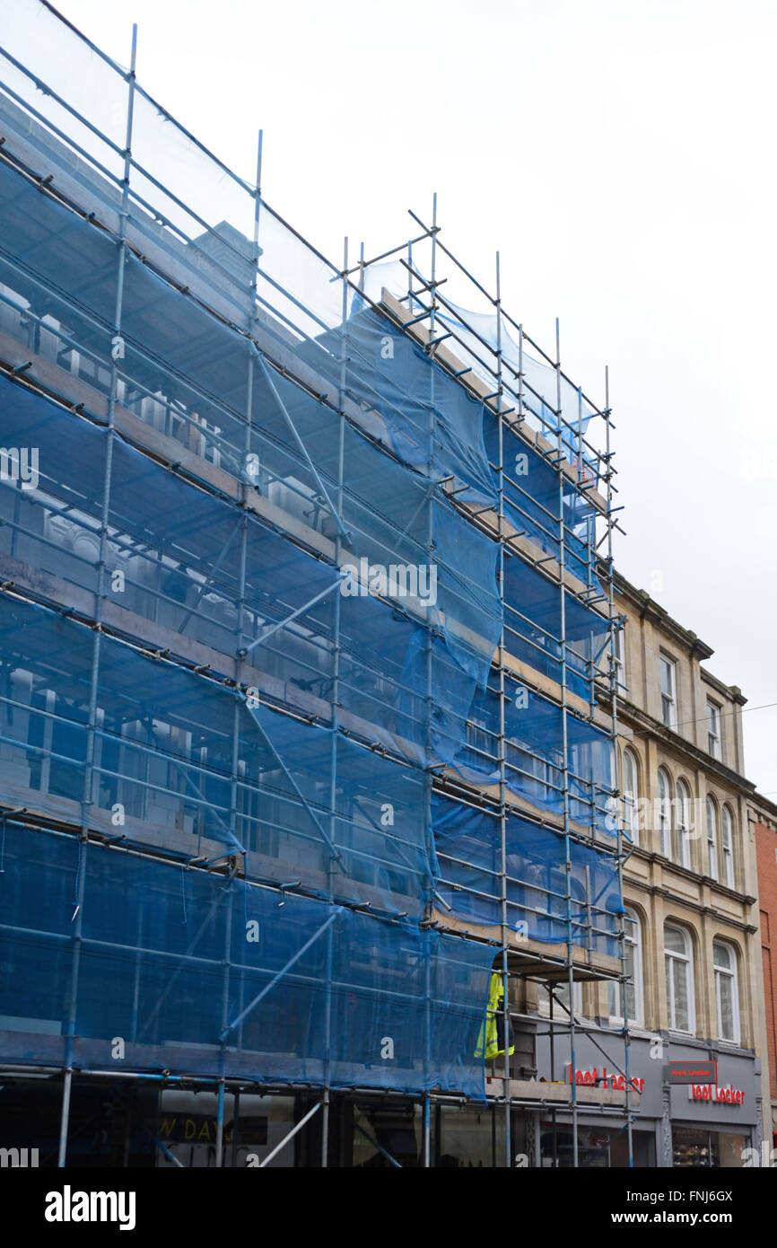 Vertical scaffolding hi-res stock photography and images - Alamy