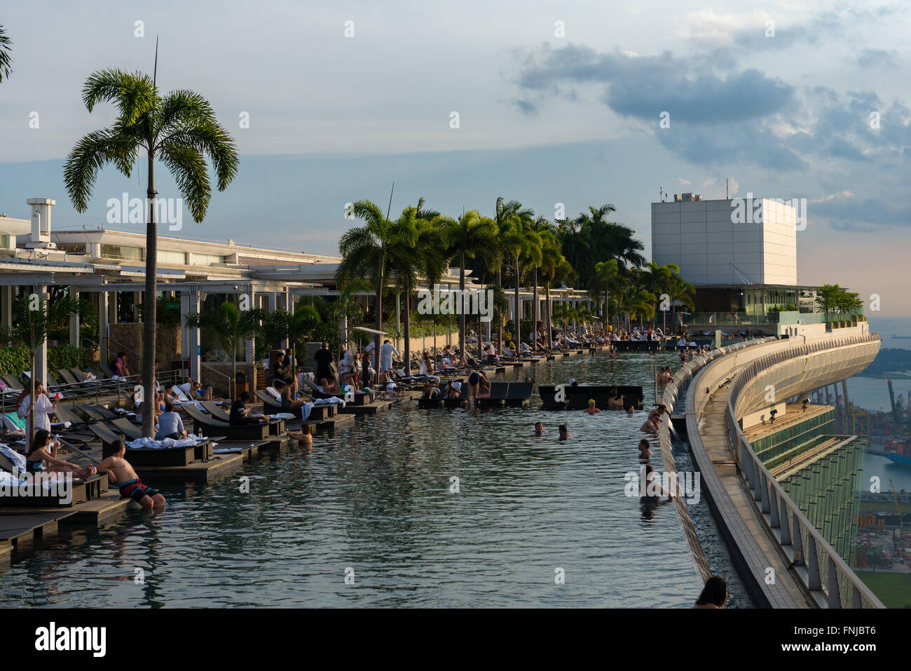 Infinity pool at marina bay sands hi-res stock photography and images ...