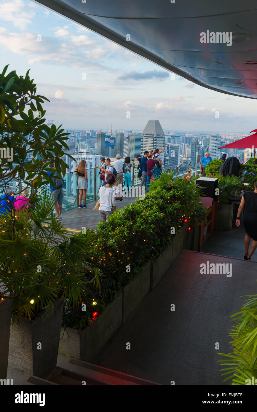 Marina sands skypark lounge hi-res stock photography and images - Alamy