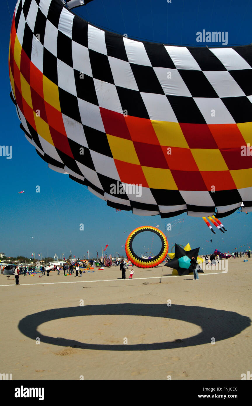 Kites festival italy hi-res stock photography and images - Alamy