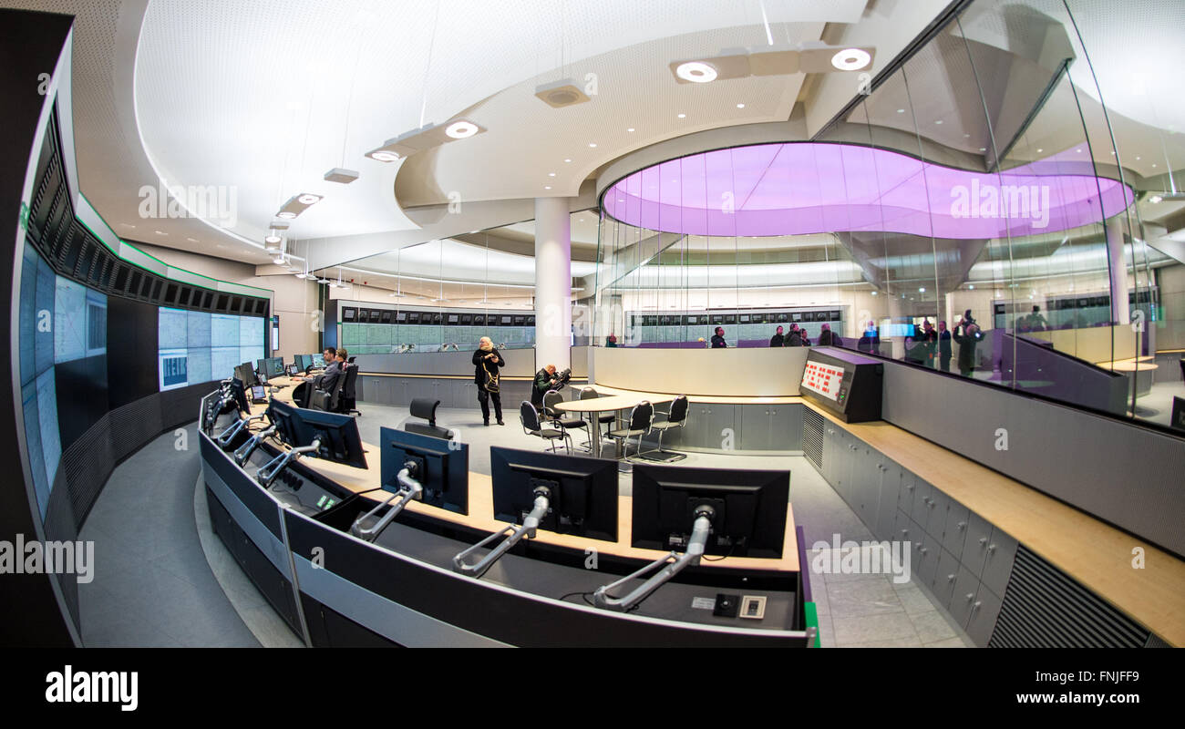 Oil refinery control room hi-res stock photography and images - Alamy