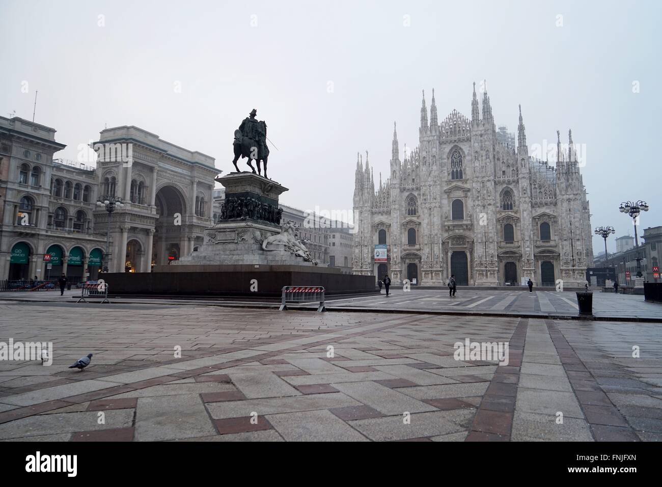 Empty piazza del duomo hi-res stock photography and images - Alamy