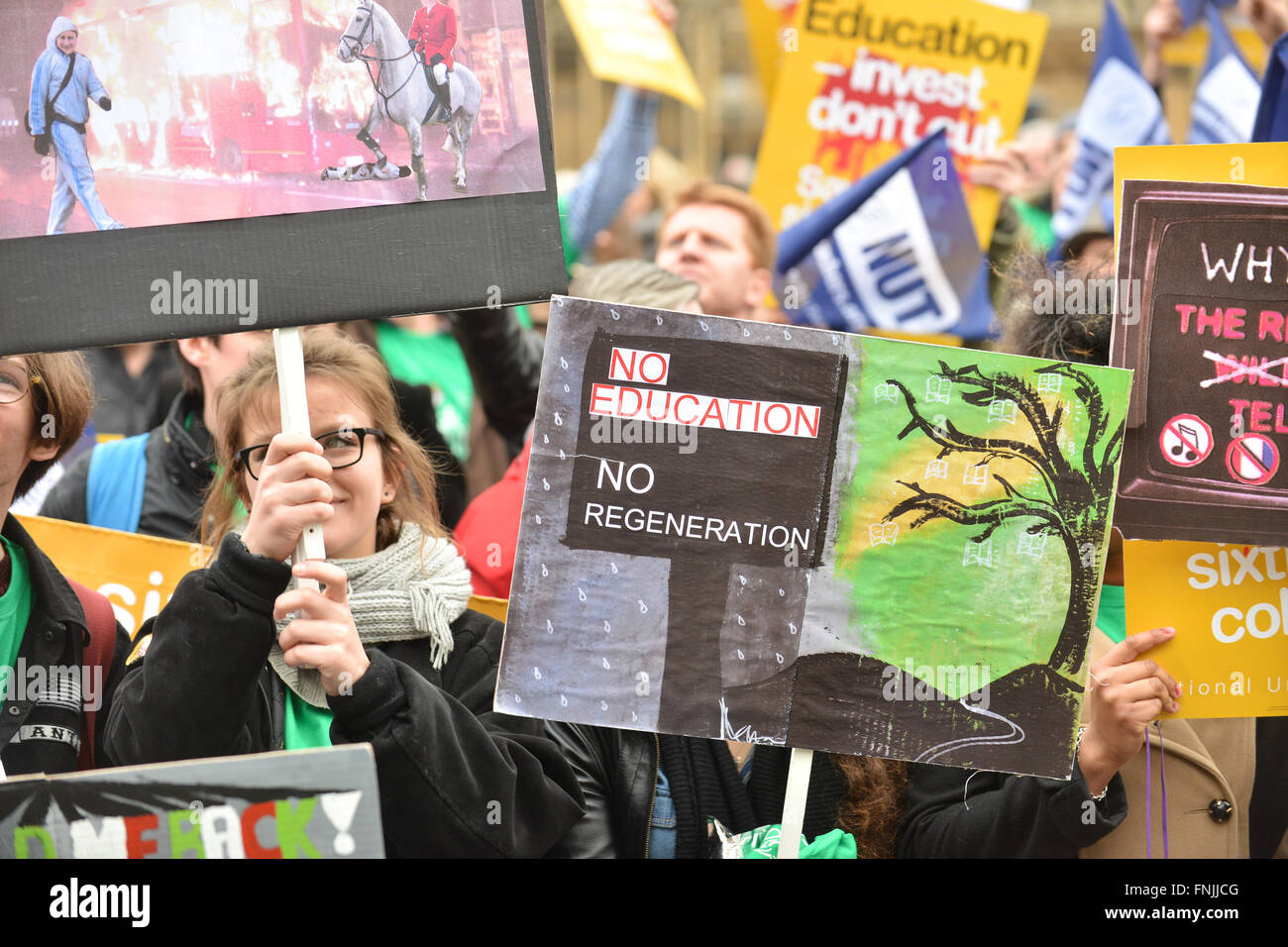 Sixth form uk hi-res stock photography and images - Alamy