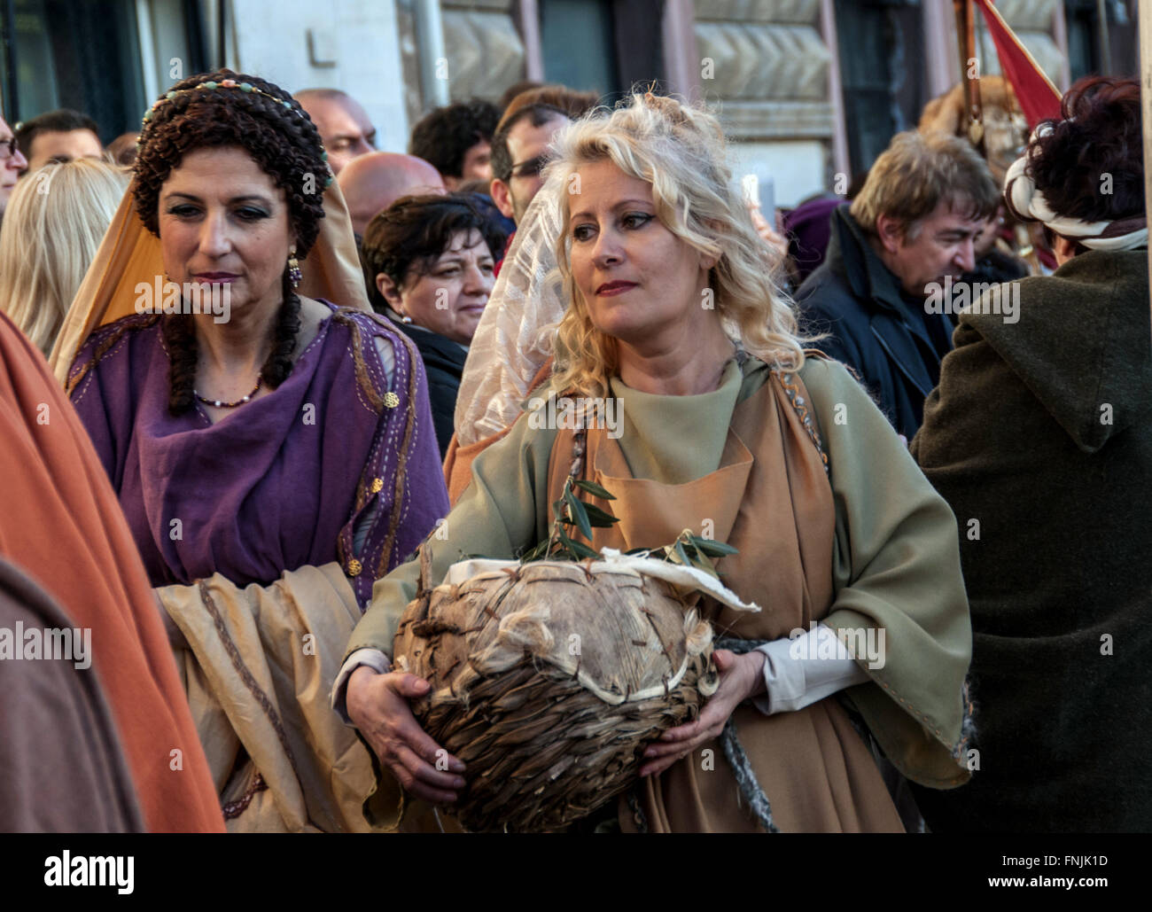 Rome, Italy. 15th Mar, 2016. Reenactment of the Ides of March, the day ...