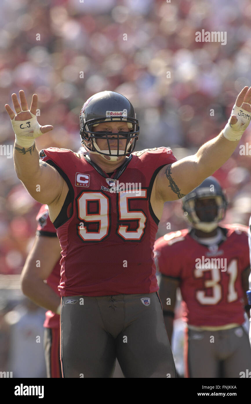 Chris hovan tampa bay buccaneers hi-res stock photography and images ...