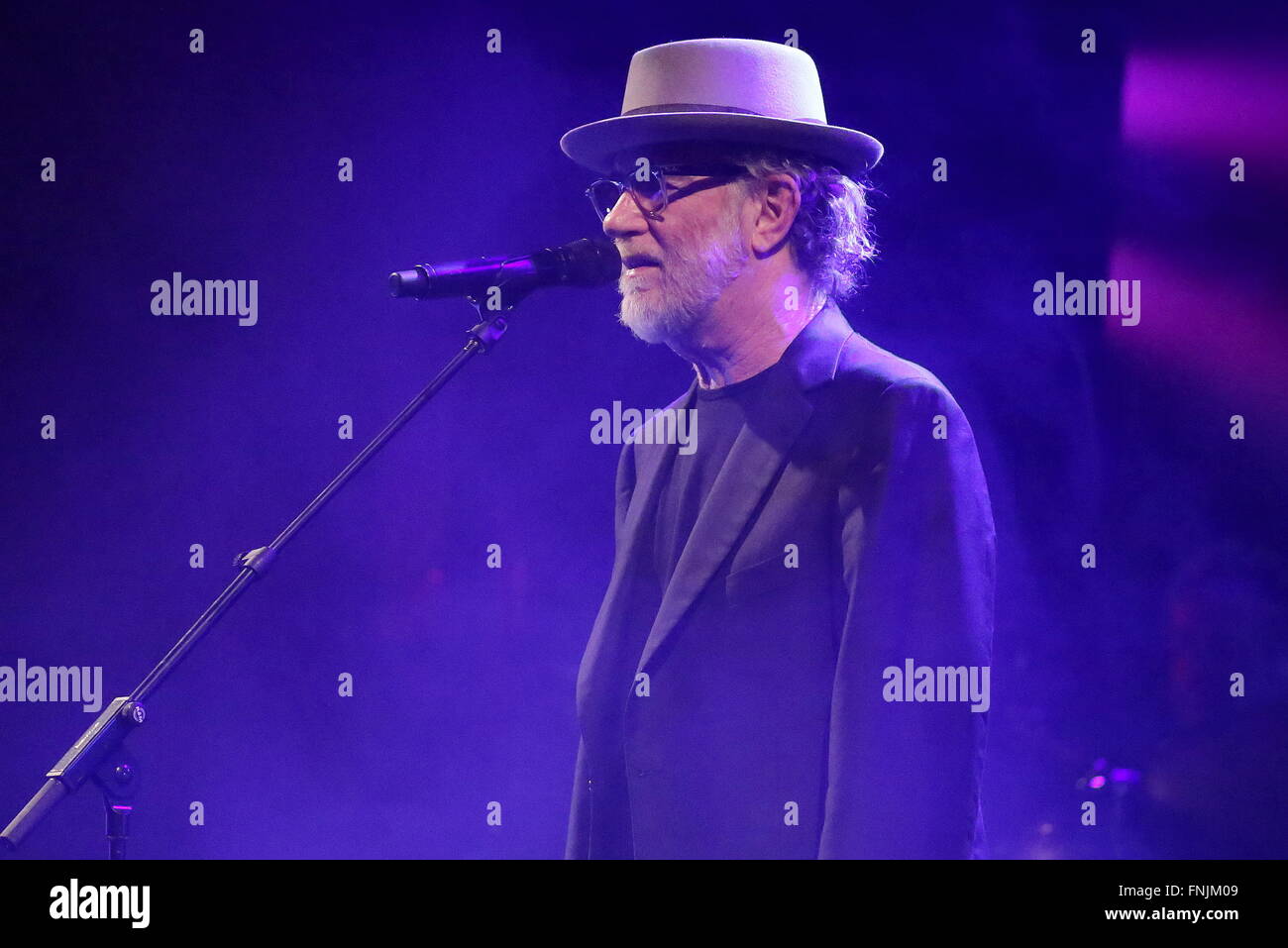 Turin, Italy. 15th Mar, 2016. Italian singer-songwriter Francesco De ...