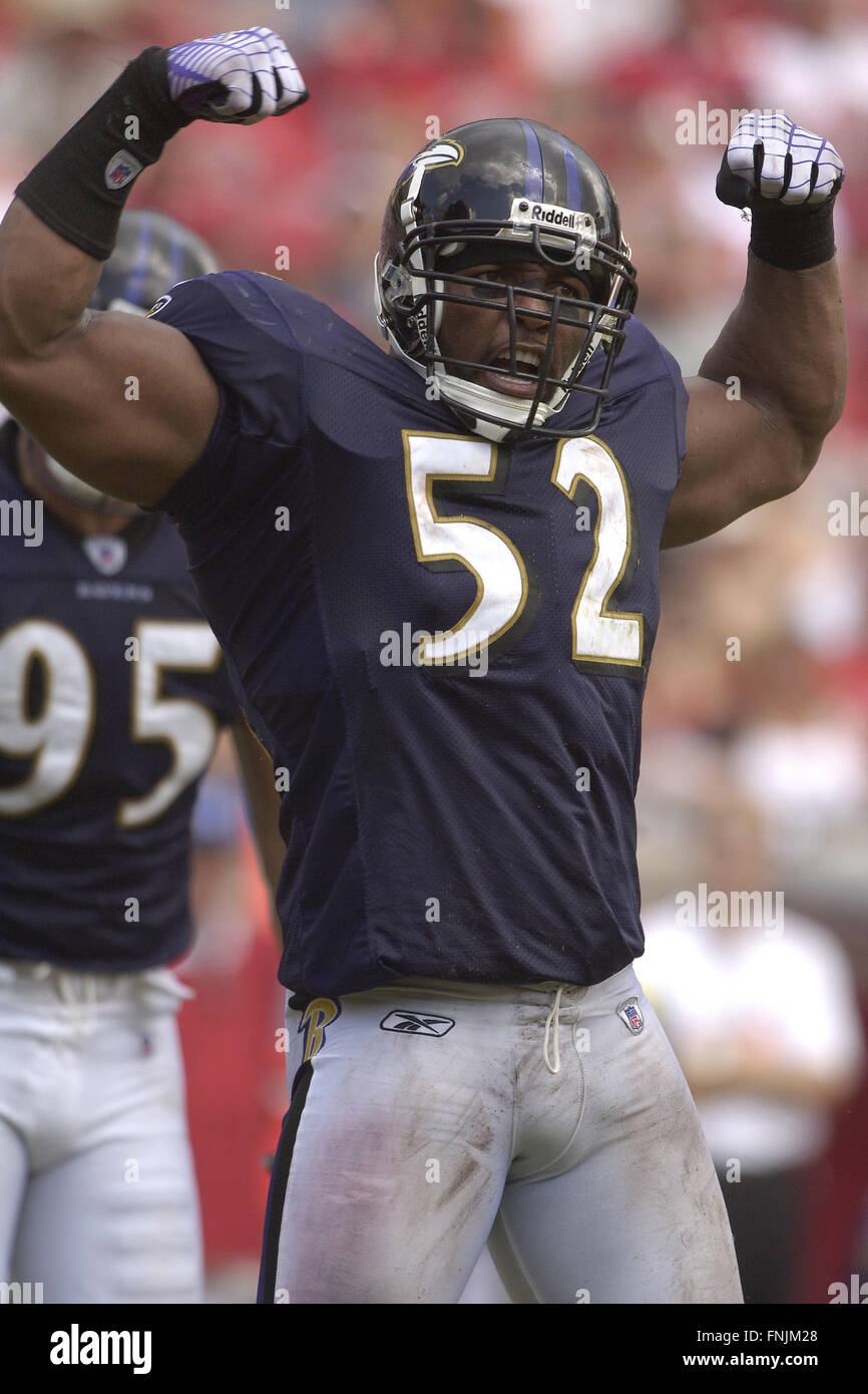 Baltimore ravens linebacker ray lewis hi-res stock photography and ...