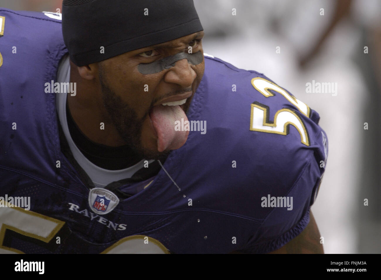 Baltimore ravens linebacker ray lewis hi-res stock photography and ...