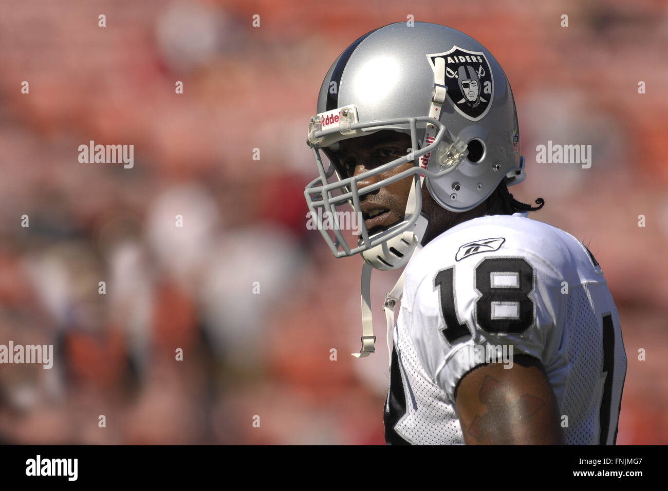 Oakland raiders receiver randy moss hi-res stock photography and images ...