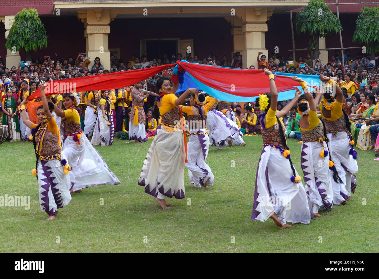 Kolkata, India. 15th Mar, 2016. Students enjoy playing abir ...