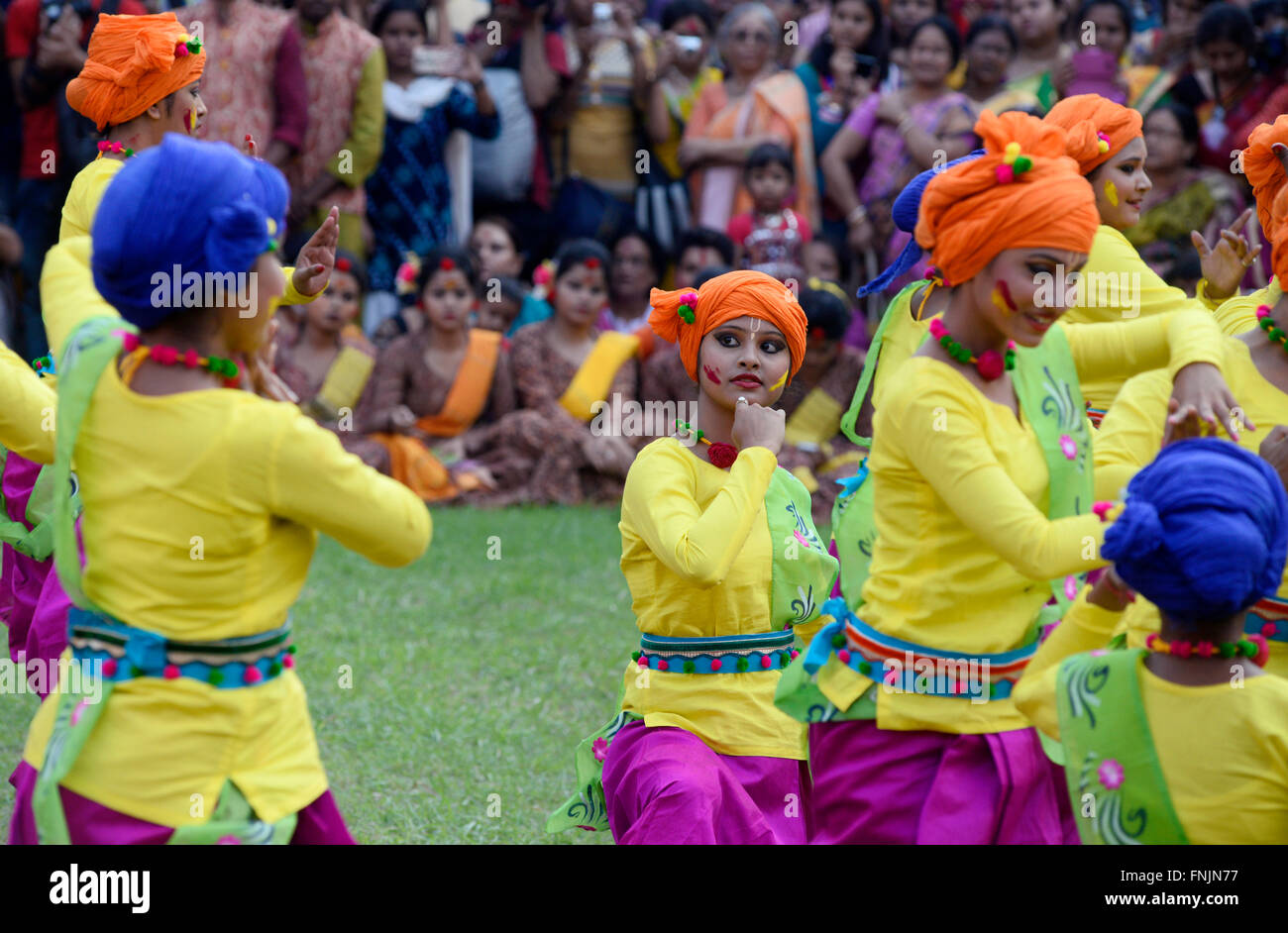Kolkata, India. 15th Mar, 2016. Students enjoy playing abir ...