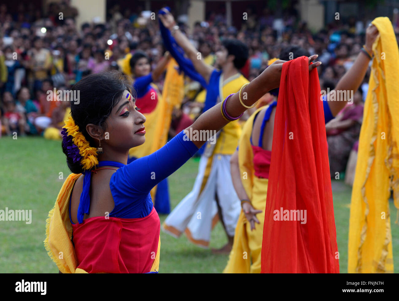 Kolkata, India. 15th Mar, 2016. Students enjoy playing abir ...