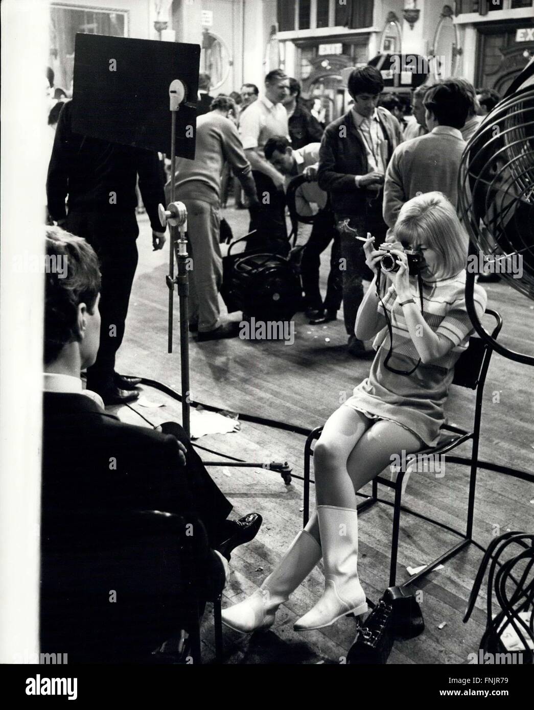 Judy geeson hi-res stock photography and images - Alamy