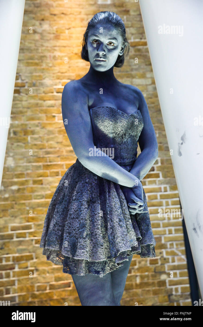 Moss lady statue hi-res stock photography and images - Alamy