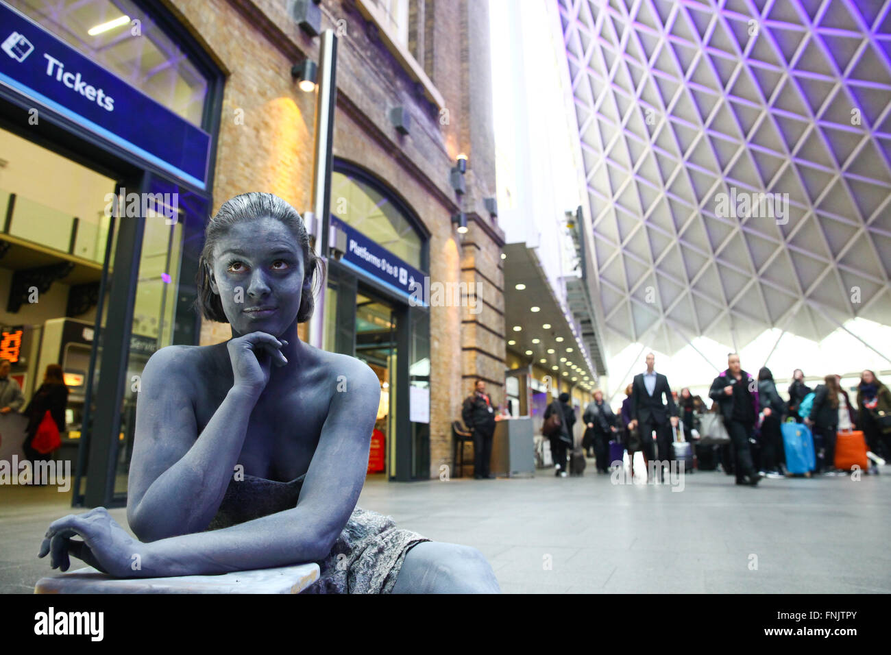 Moss lady statue hi-res stock photography and images - Alamy