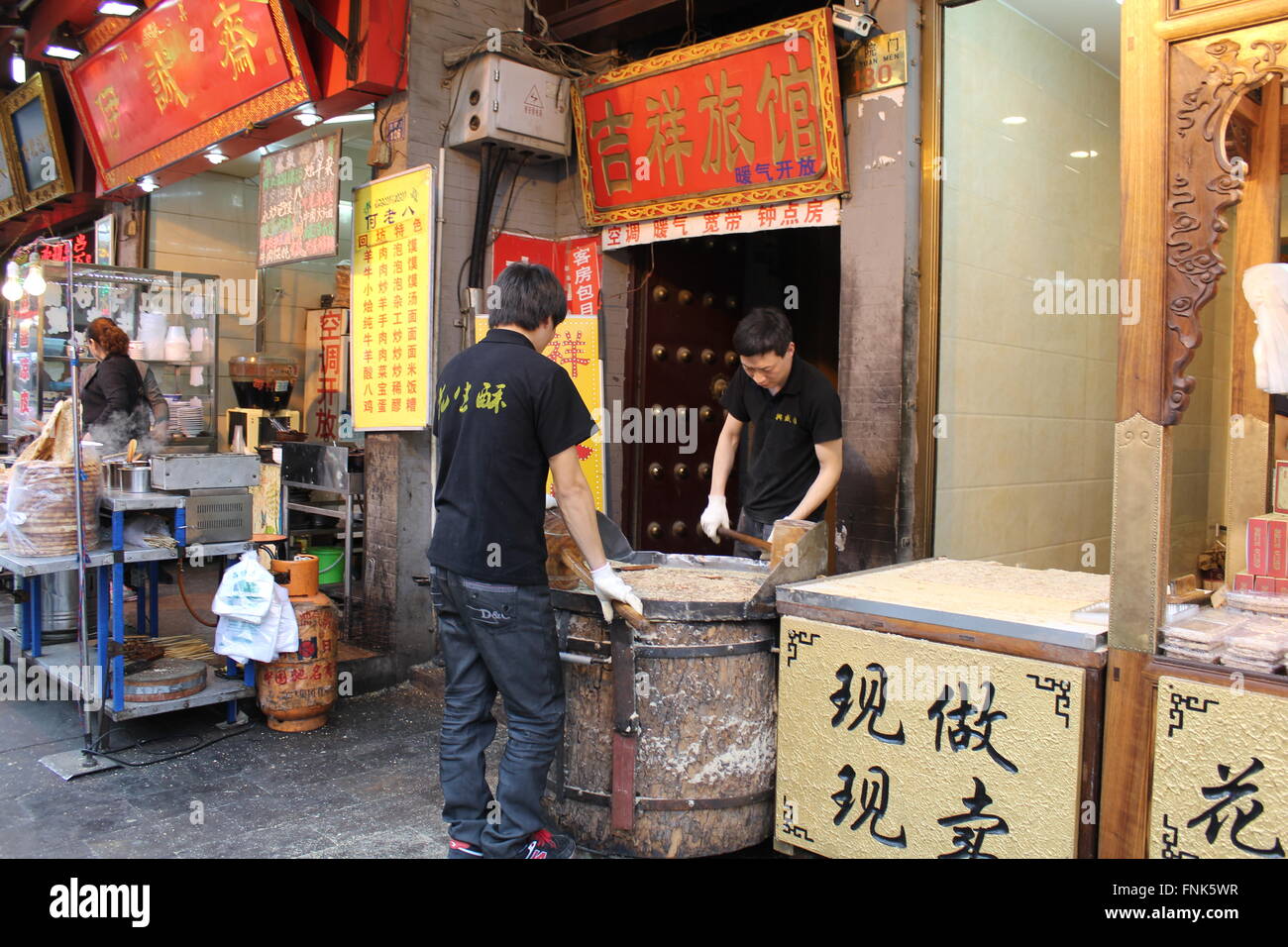 Xian market hi-res stock photography and images - Alamy