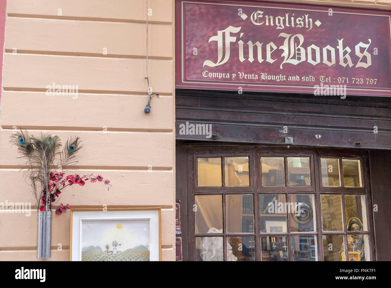 Book shop exterior hi-res stock photography and images - Alamy
