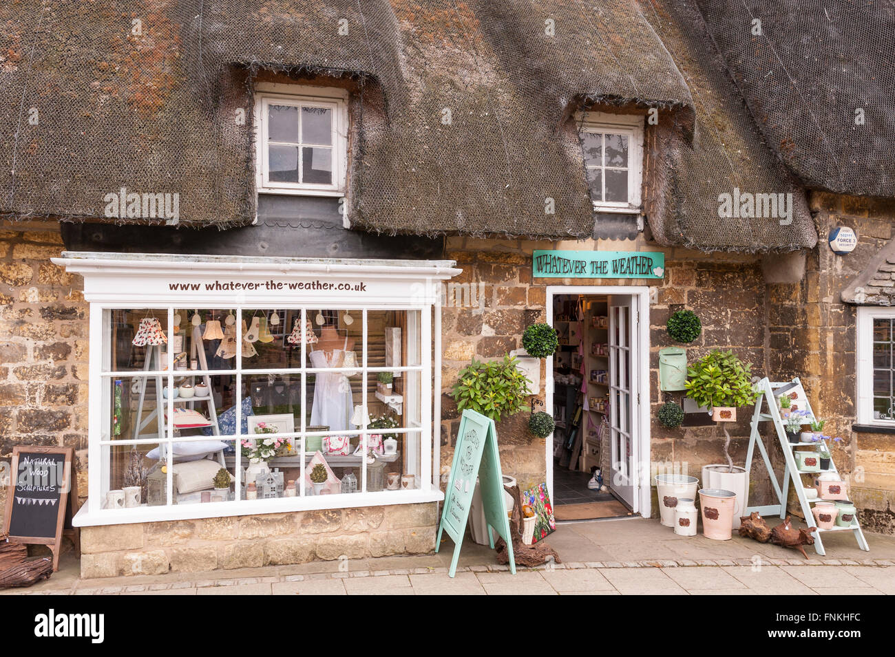 Cotswold shop shops hi-res stock photography and images - Alamy