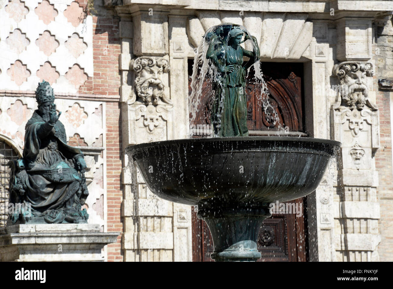 Italy, Umbria, Perugia, Pope Giulio III statue and Fontana Maggiore ...