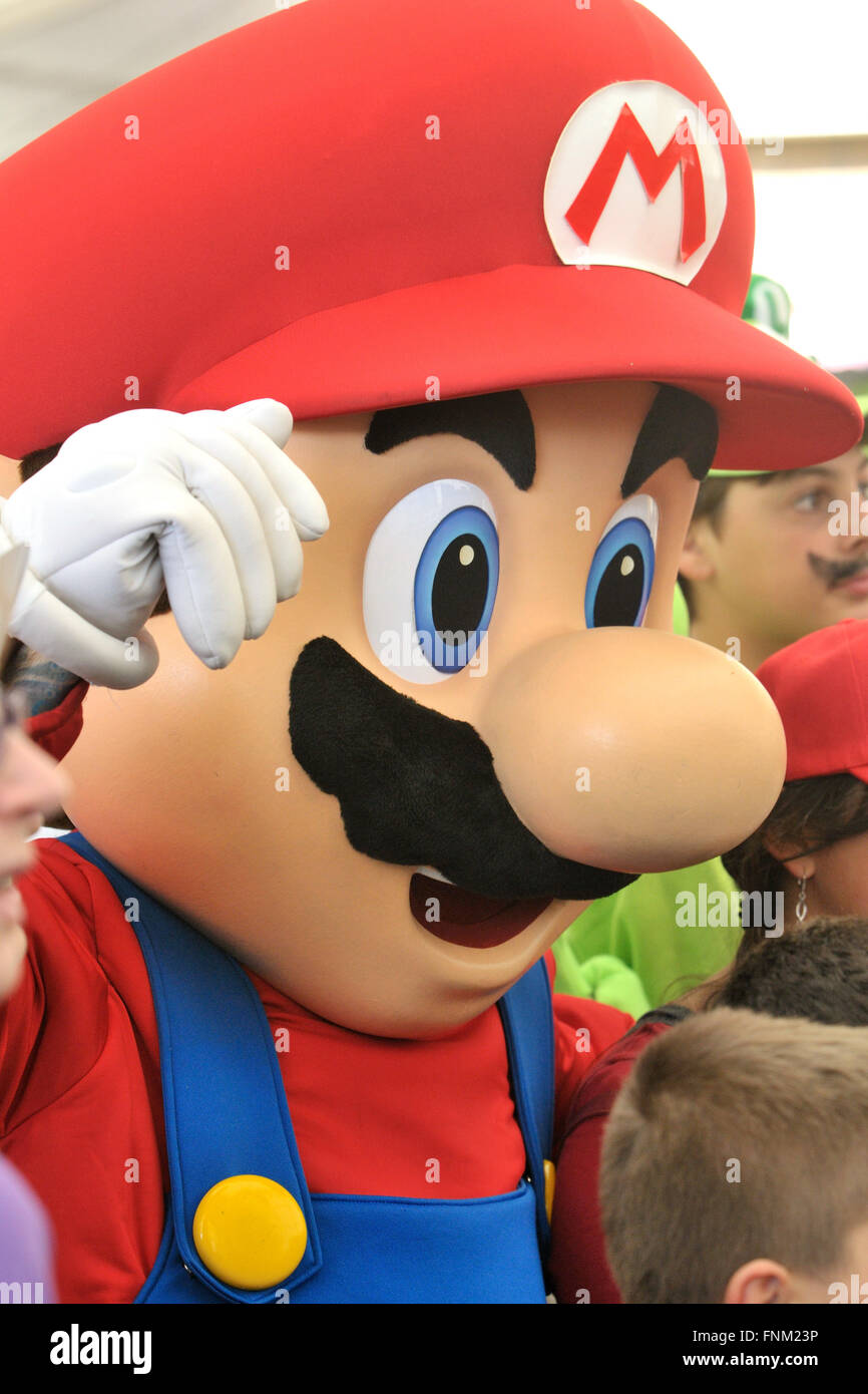 Super mario bros hi-res stock photography and images - Alamy