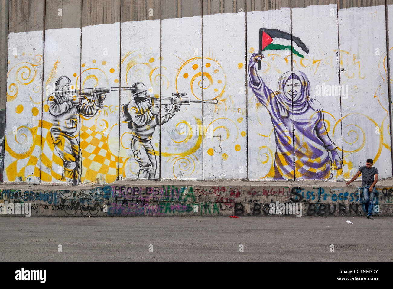 Graffiti on the concrete security wall built by Israelis in Ramallah ...