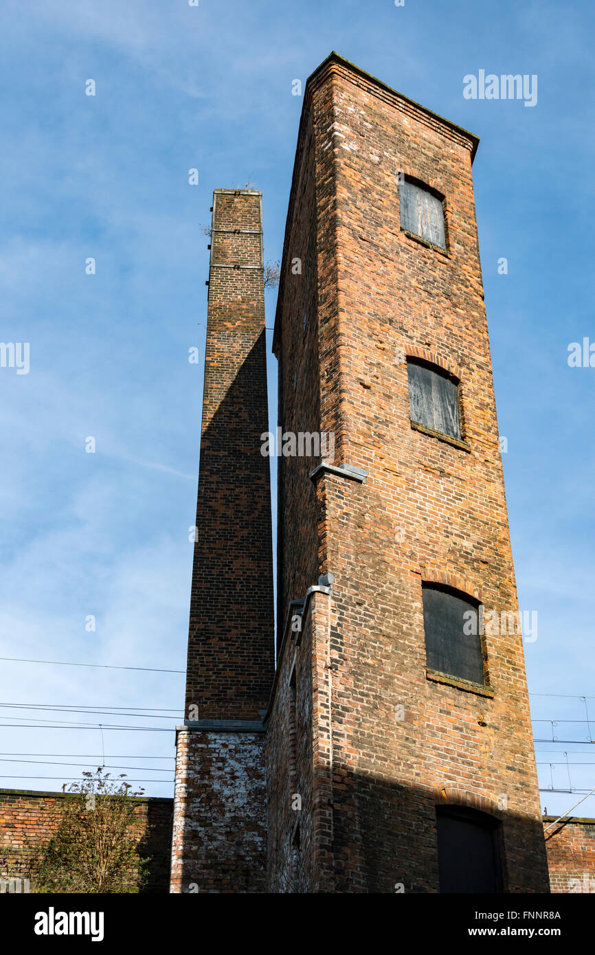 Old factory or warehouse with chimney by the Rochdale Canal, central ...