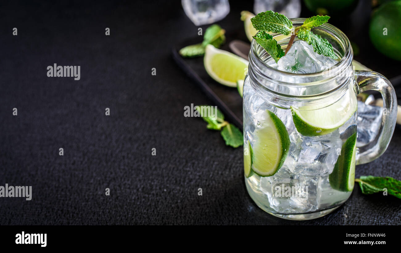 Drink with lime, mint and ice Stock Photo - Alamy