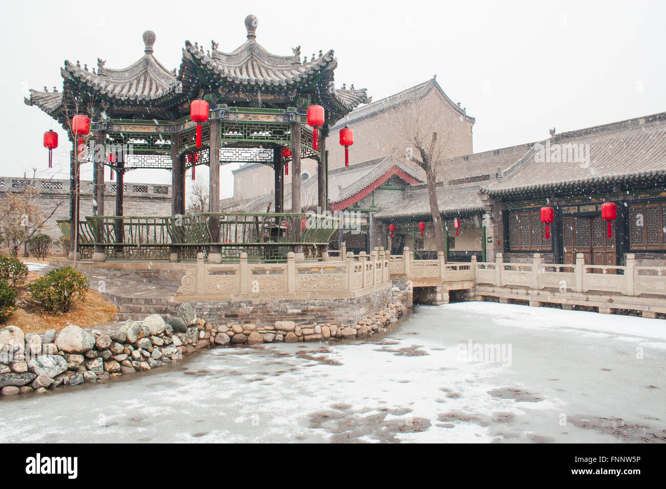 Chinese style garden building hi-res stock photography and images - Alamy