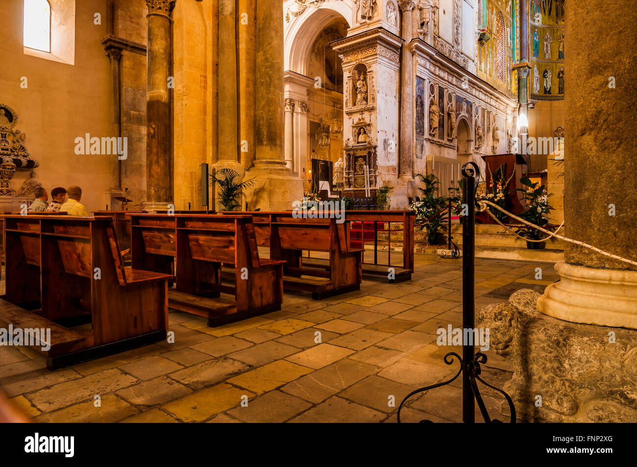 Duomo cefalu cathedral interior hi-res stock photography and images - Alamy