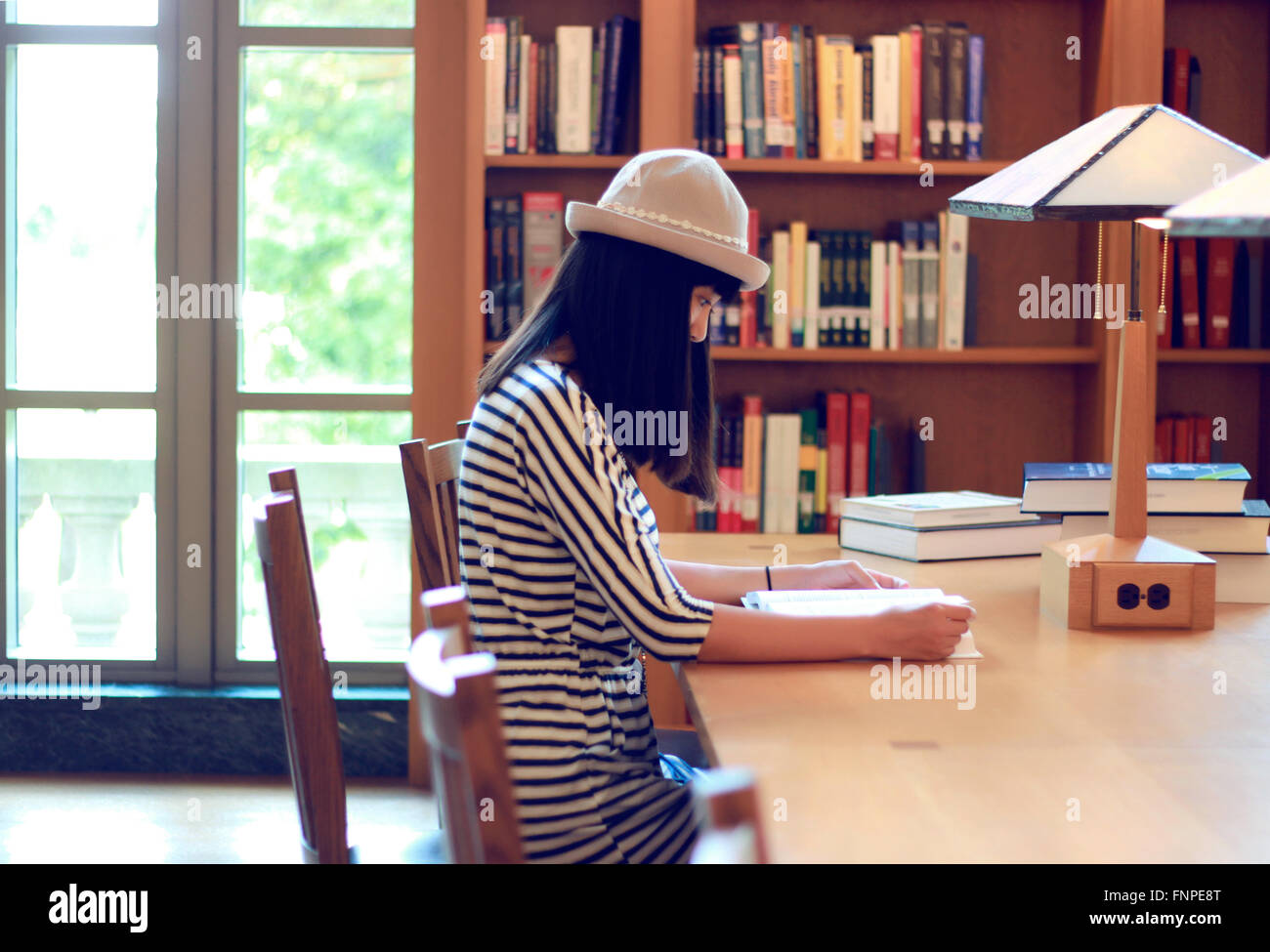 Reading in the library Stock Photo - Alamy