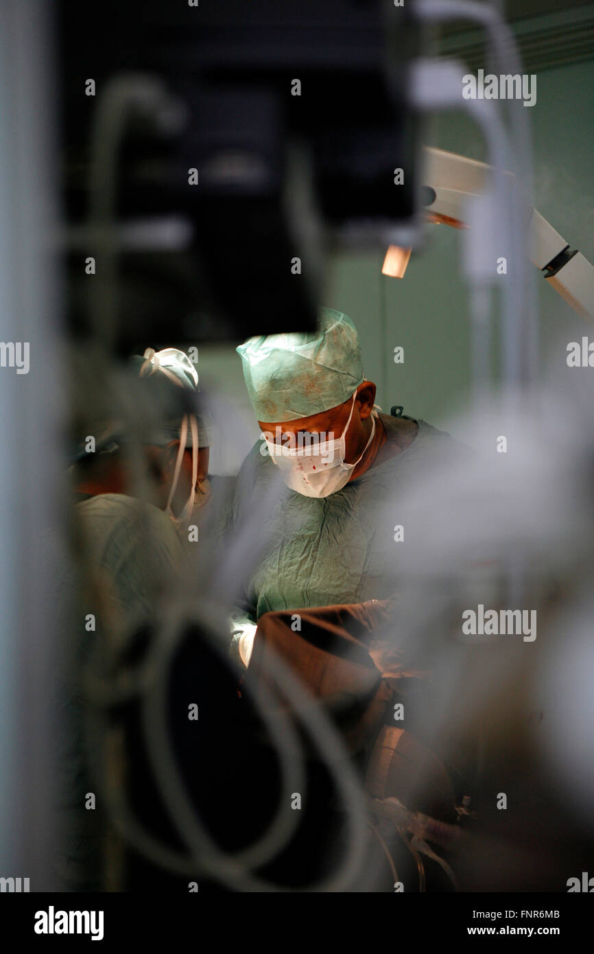 Surgical theatre hi-res stock photography and images - Alamy