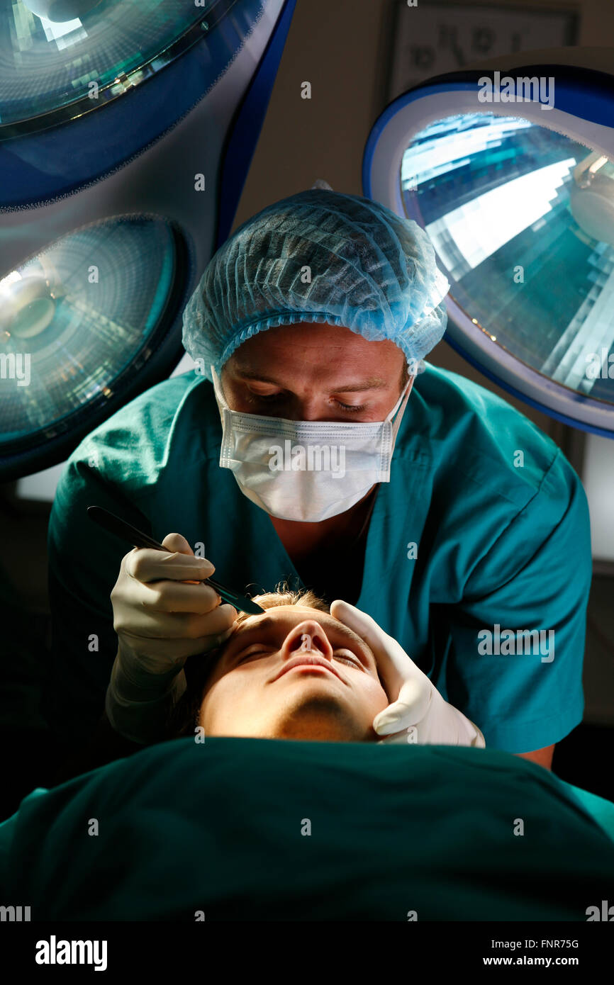 Incision hi-res stock photography and images - Alamy