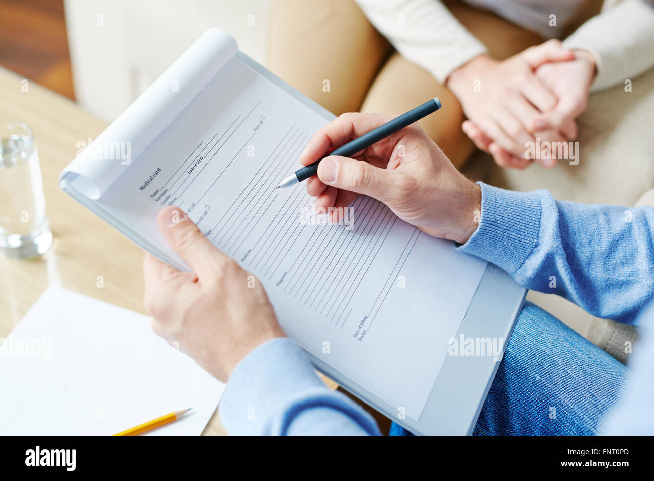 Close up psychologist writing notes hi-res stock photography and images ...